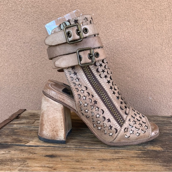 Freebird by Steven | Shoes | Freebird By Steven Theresa Sandal | Poshmark